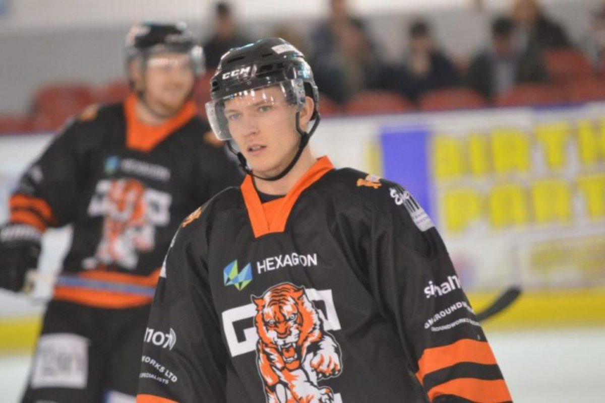 Adams and Stokes back for the Barons – Solihull Barons Ice Hockey